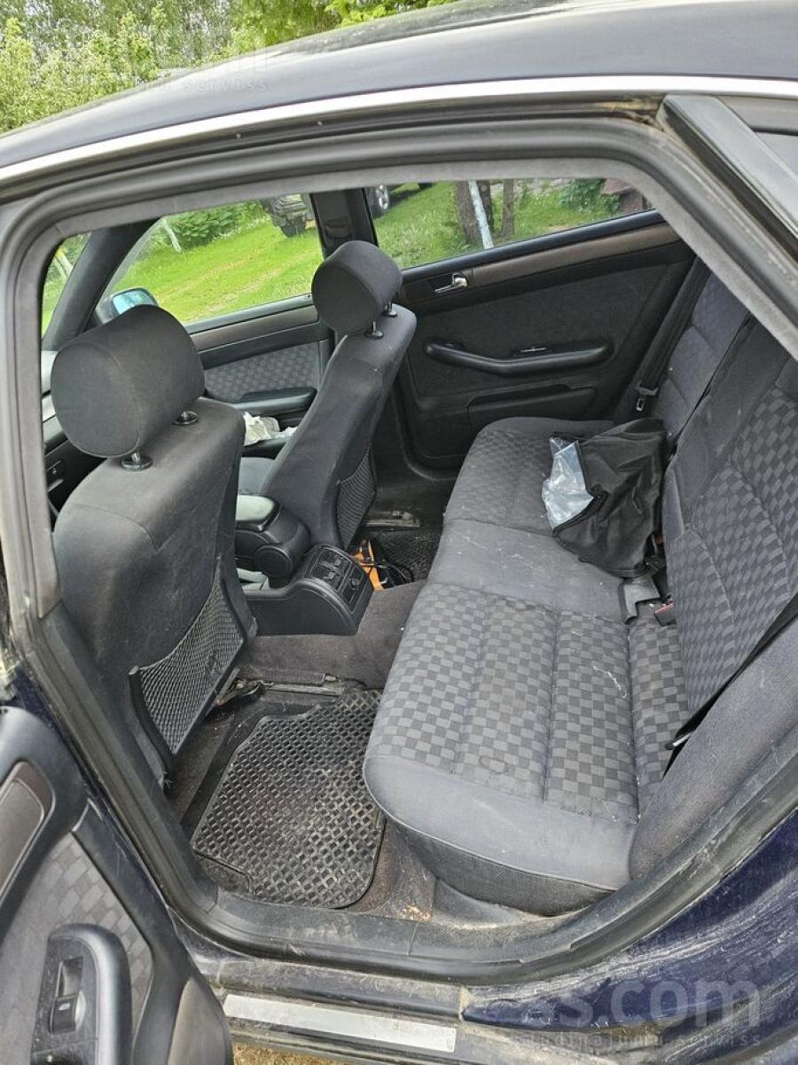 Zils Audi A6 1998 Daugavpils, ar dzinēja tilpumu 1.90 L un nobraukumu 447 tūkst. km par 900 €, foto 12 vietnē AUTOMOTO.COM.LV