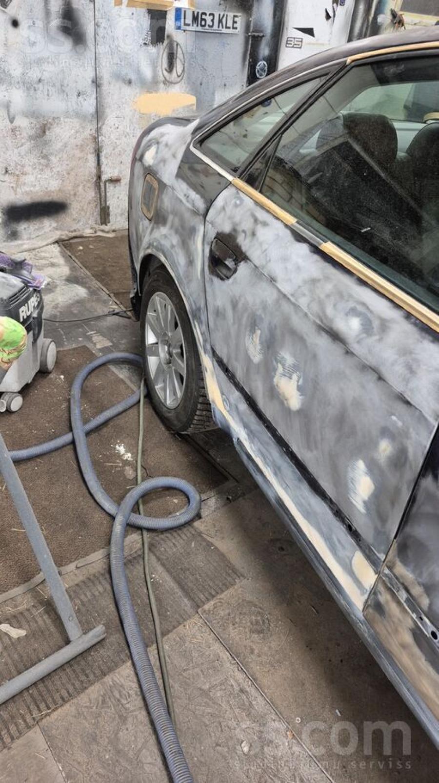 Zils Audi A6 1998 Rīga, ar dzinēja tilpumu 2.40 L un nobraukumu 307 tūkst. km par 3100 €, foto 13 vietnē AUTOMOTO.COM.LV