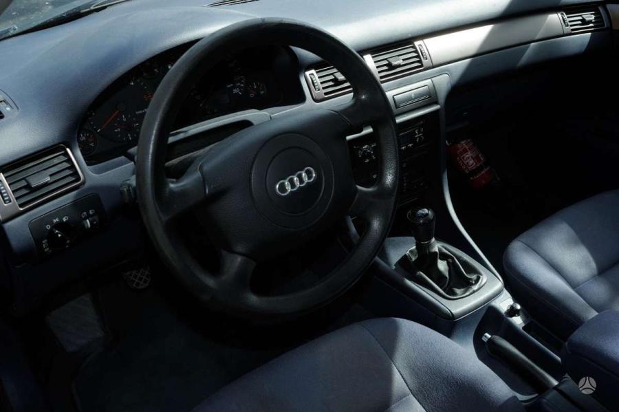Zils Audi A6 1998 Viļņa, ar dzinēja tilpumu 1.90 L un nobraukumu 300 tūkst. km par 1500 €, foto 8 vietnē AUTOMOTO.COM.LV