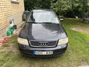 Zils Audi A6 1999 Kauņa, ar dzinēja tilpumu 2.40 L un nobraukumu 245 tūkst. km par 1500 €, foto  vietnē AUTOMOTO.COM.LV
