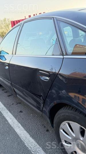Zils Audi A6 2001 Rīga, ar dzinēja tilpumu 2.50 L un nobraukumu 445 tūkst. km par 870 €, foto 5 vietnē AUTOMOTO.COM.LV