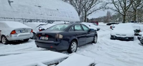 Синий Ауди А6 2001 в Валмиера, объемом двигателя 2.50 л и пробегом 251 тыс. км за 1750 €, фото 3 на AUTOMOTO.COM.LV