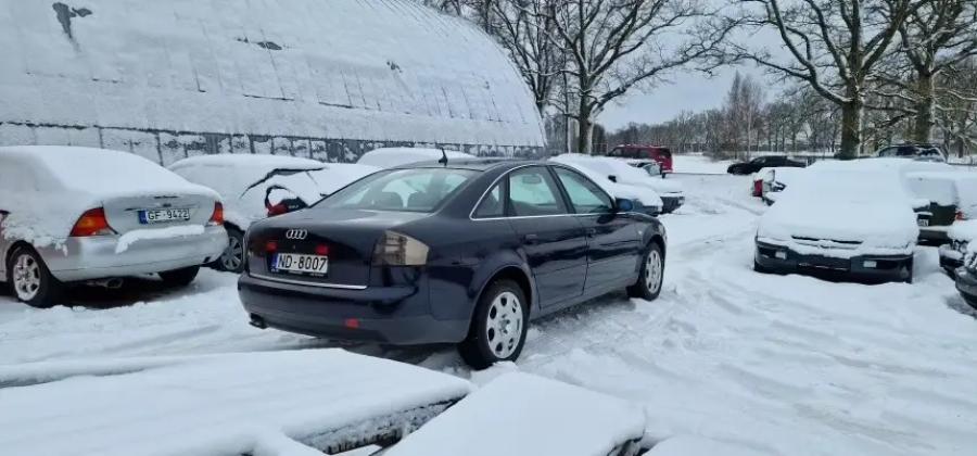 Синий Ауди А6 2001 в Валмиера, объемом двигателя 2.50 л и пробегом 251 тыс. км за 1750 €, фото 4 на AUTOMOTO.COM.LV