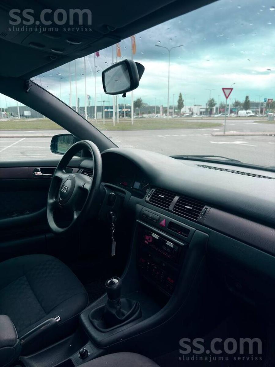 Zils Audi A6 2001 Rīga, ar dzinēja tilpumu 2.50 L un nobraukumu 455 tūkst. km par 1000 €, foto 4 vietnē AUTOMOTO.COM.LV