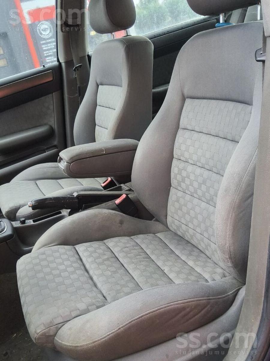 Zils Audi A6 2001 Jelgava, ar dzinēja tilpumu 2.40 L un nobraukumu 300 tūkst. km par 400 €, foto 8 vietnē AUTOMOTO.COM.LV