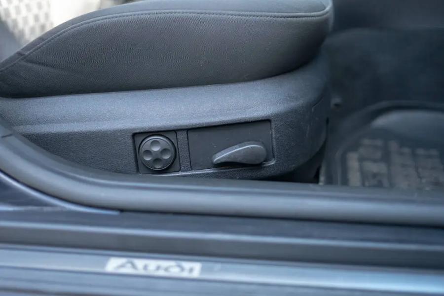 Zils Audi A6 2003 Liepāja, ar dzinēja tilpumu 2.50 L un nobraukumu 302 tūkst. km par 2500 €, foto 20 vietnē AUTOMOTO.COM.LV
