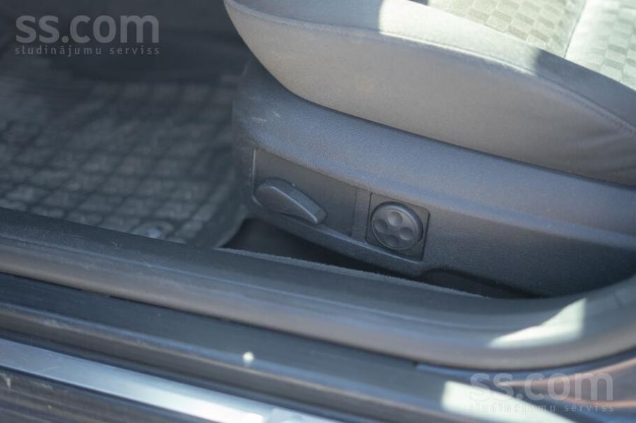 Zils Audi A6 2003 Liepāja, ar dzinēja tilpumu 2.50 L un nobraukumu 302 tūkst. km par 2500 €, foto 19 vietnē AUTOMOTO.COM.LV