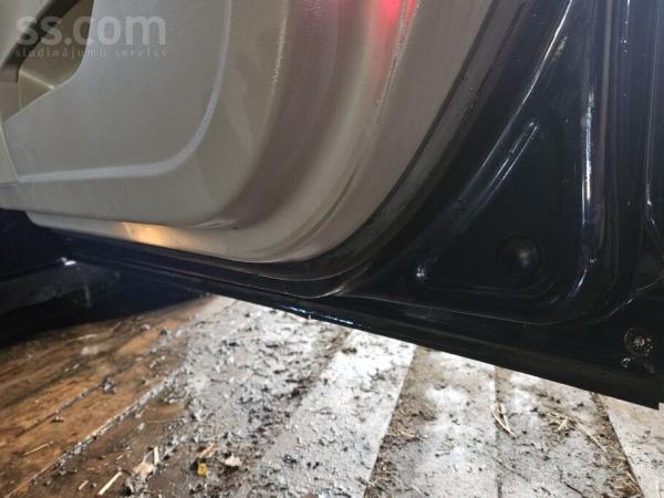Blue Audi A6 2004 in Aluksne, with an engine capacity of 4.20 L and mileage of 302 thousand km for 5000 €, photo 7 on AUTOMOTO.COM.LV