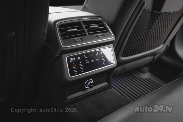 Blue Audi A6 2019 in Tartu, with an engine capacity of 3.00 L and mileage of 203 thousand km for 26700 €, photo 11 on AUTOMOTO.COM.LV
