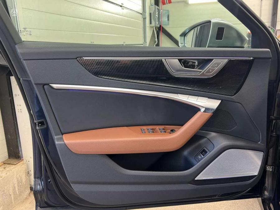 Zils Audi A6 2021 Viļņa, ar dzinēja tilpumu 1.98 L un nobraukumu 85 tūkst. km par 27500 €, foto 13 vietnē AUTOMOTO.COM.LV