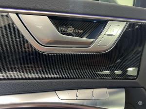 Zils Audi A6 2021 Viļņa, ar dzinēja tilpumu 1.98 L un nobraukumu 85 tūkst. km par 27500 €, foto 16 vietnē AUTOMOTO.COM.LV