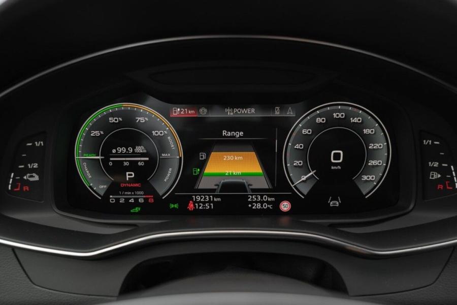 Zils Audi A6 2025 Viļņa, ar dzinēja tilpumu 2.00 L un nobraukumu 19 tūkst. km par 49900 €, foto 24 vietnē AUTOMOTO.COM.LV