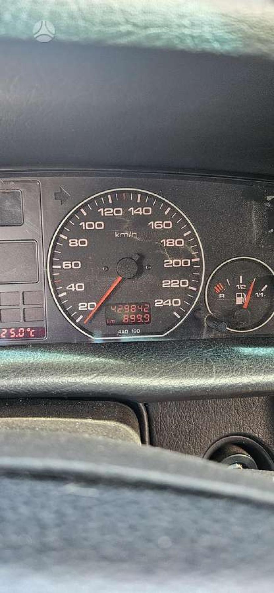 Zils Audi A6 1995 Viļņa, ar dzinēja tilpumu 2.46 L un nobraukumu 430 tūkst. km par 1450 €, foto 1 vietnē AUTOMOTO.COM.LV