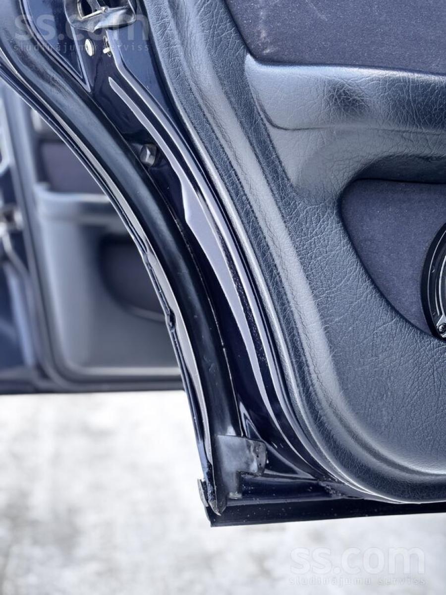 Zils Audi A6 1996 Rēzekne, ar dzinēja tilpumu 2.50 L un nobraukumu 296 tūkst. km par 4500 €, foto 14 vietnē AUTOMOTO.COM.LV