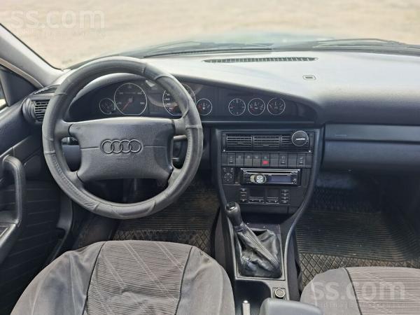 Zils Audi A6 1997 Daugavpils, ar dzinēja tilpumu 2.50 L un nobraukumu 175 tūkst. km par 1850 €, foto 10 vietnē AUTOMOTO.COM.LV