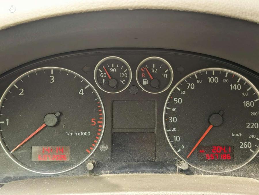 Zils Audi A6 2001 Viļņa, ar dzinēja tilpumu 1.90 L un nobraukumu 558 tūkst. km par 750 €, foto 9 vietnē AUTOMOTO.COM.LV