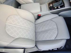 Blue Audi A6 2013 in Vilnius, with an engine capacity of 2.97 L and mileage of 290 thousand km for 11990 €, photo 23 on AUTOMOTO.COM.LV