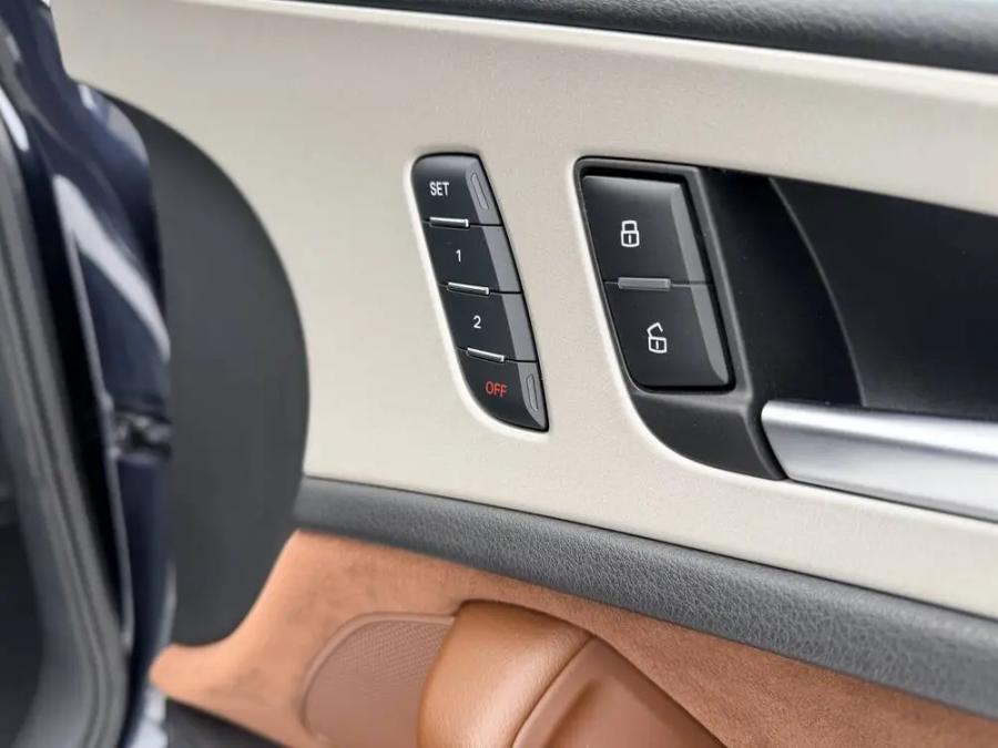 Zils Audi A6 2016 Rīga, ar dzinēja tilpumu 2.00 L un nobraukumu 266 tūkst. km par 14995 €, foto 33 vietnē AUTOMOTO.COM.LV