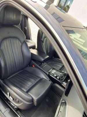 Blue Audi A6 2017 in Vilnius, with an engine capacity of 2.97 L and mileage of 320 thousand km for 15200 €, photo 19 on AUTOMOTO.COM.LV