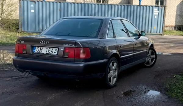 Brown Audi A6 1996 in Jelgava, with an engine capacity of 2.50 L and mileage of 519 thousand km for 1500 €, photo 5 on AUTOMOTO.COM.LV