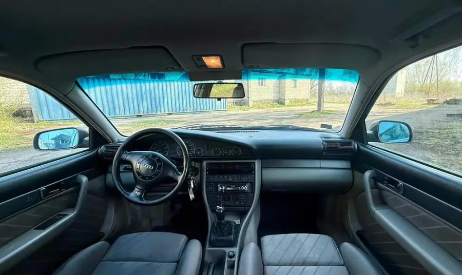 Brown Audi A6 1996 in Jelgava, with an engine capacity of 2.50 L and mileage of 519 thousand km for 1500 €, photo 8 on AUTOMOTO.COM.LV