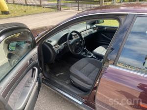 Brown Audi A6 2000 in Daugavpils, with an engine capacity of 2.40 L and mileage of 371 thousand km for 2200 €, photo 3 on AUTOMOTO.COM.LV