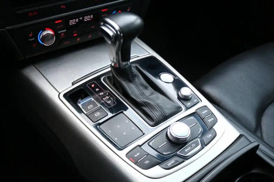 Brown Audi A6 2012 in Riga, with an engine capacity of 3.00 L and mileage of 0 thousand km for 9990 €, photo 27 on AUTOMOTO.COM.LV