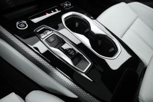 Brūns Audi A6 2025 Mārupe, ar dzinēja tilpumu 2.00 L un nobraukumu 14 tūkst. km par 70490 €, foto 31 vietnē AUTOMOTO.COM.LV