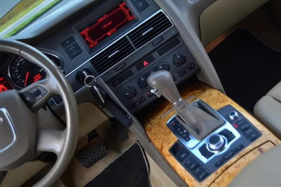 Brūns Audi A6 2006 Jēkabpils, ar dzinēja tilpumu 2.70 L un nobraukumu 203 tūkst. km par 5000 €, foto 18 vietnē AUTOMOTO.COM.LV