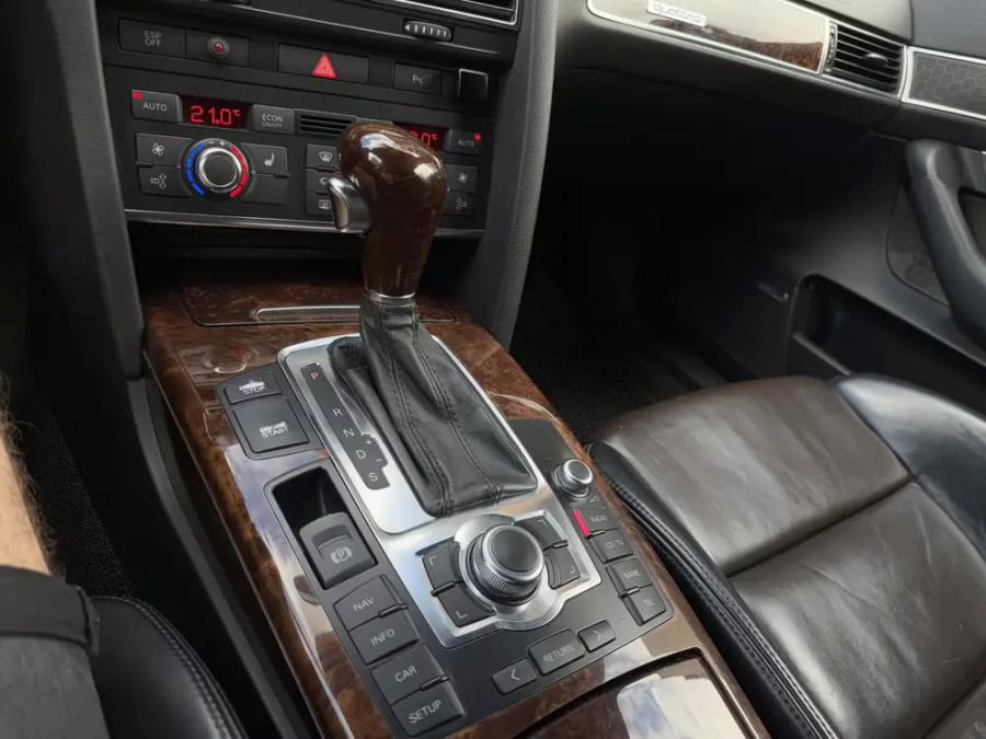 Brown Audi A6 2006 in Riga, with an engine capacity of 3.00 L and mileage of 296 thousand km for 4990 €, photo 25 on AUTOMOTO.COM.LV