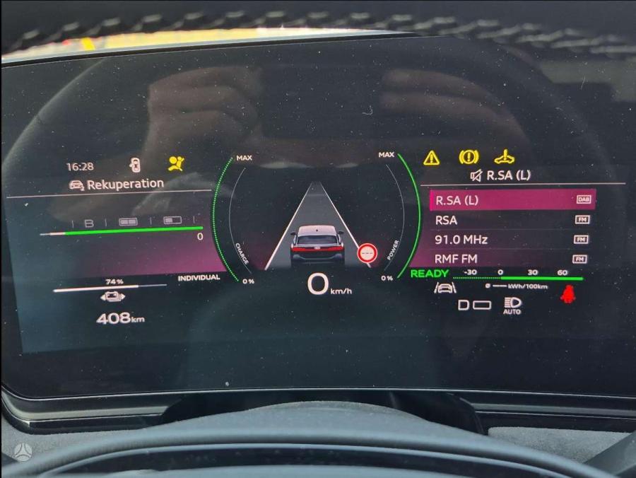 Grey Audi A6 e-tron 2025 in Klaipeda, with an engine capacity of 0.00 L and mileage of 12 thousand km for 15100 €, photo 8 on AUTOMOTO.COM.LV