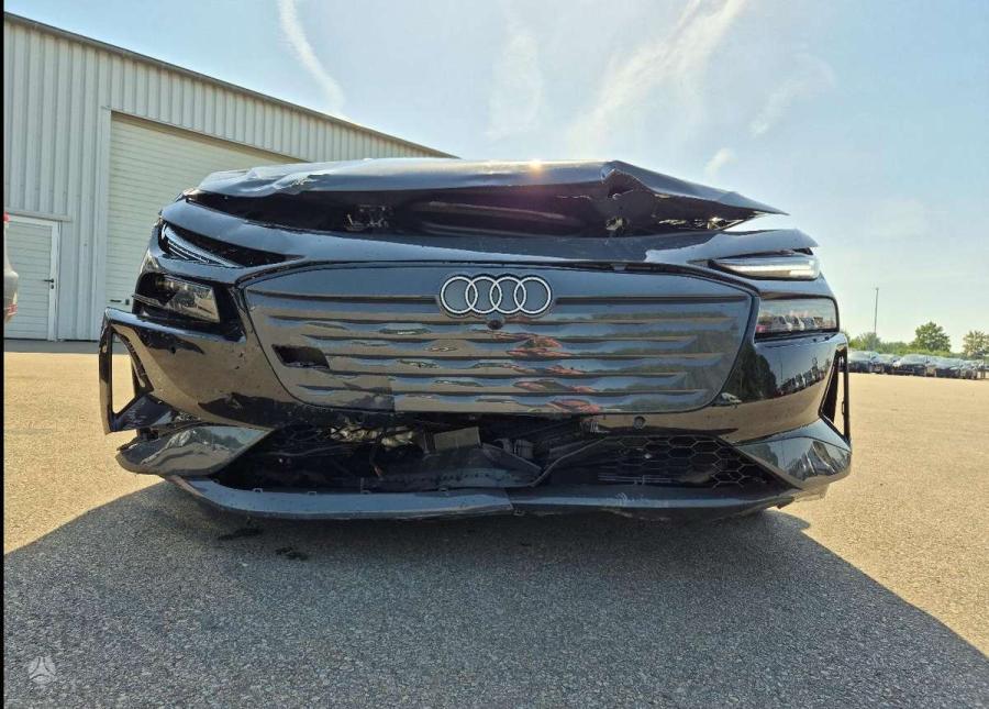 Grey Audi A6 e-tron 2025 in Klaipeda, with an engine capacity of 0.00 L and mileage of 12 thousand km for 15100 €, photo 15 on AUTOMOTO.COM.LV