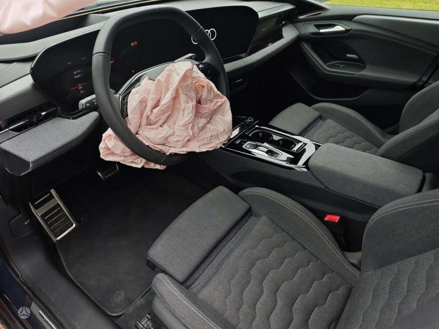 Audi A6 e-tron 2025 Telšiai, ar dzinēja tilpumu 0.00 L un nobraukumu 34 tūkst. km par 28500 €, foto 34 vietnē AUTOMOTO.COM.LV