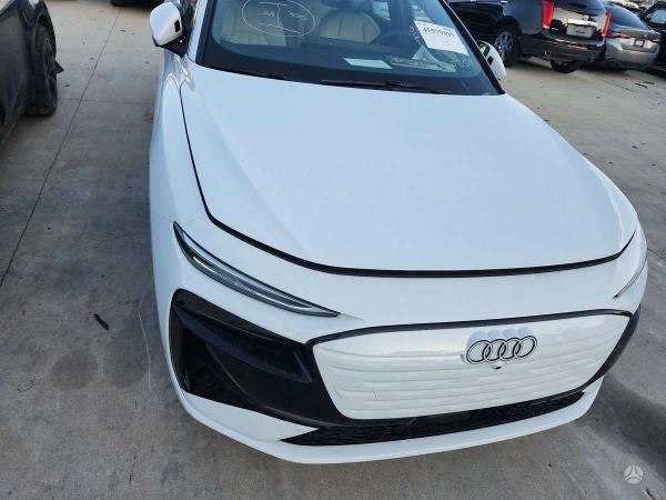 White Audi A6 e-tron 2025 in Klaipeda, with an engine capacity of 0.00 L and mileage of 16 thousand km for 27500 €, photo 5 on AUTOMOTO.COM.LV