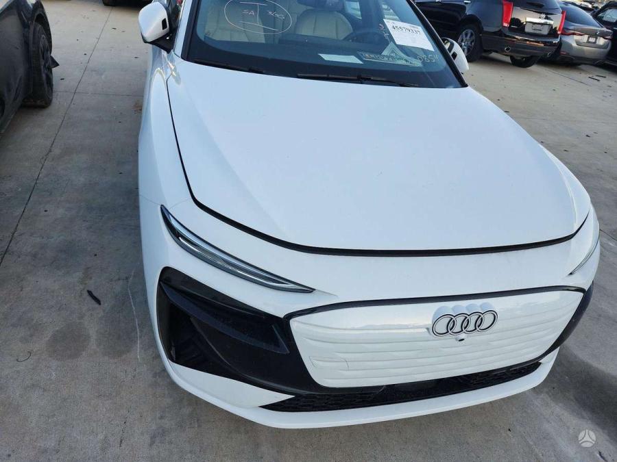 White Audi A6 e-tron 2025 in Klaipeda, with an engine capacity of 0.00 L and mileage of 16 thousand km for 27500 €, photo 5 on AUTOMOTO.COM.LV