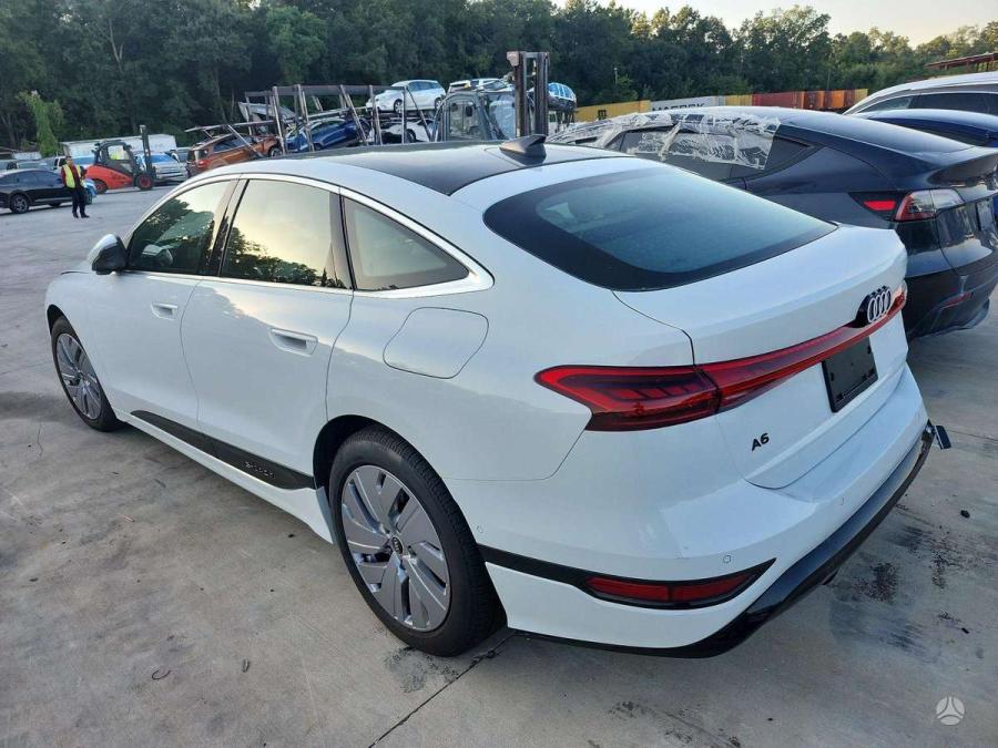 White Audi A6 e-tron 2025 in Klaipeda, with an engine capacity of 0.00 L and mileage of 16 thousand km for 27500 €, photo 8 on AUTOMOTO.COM.LV