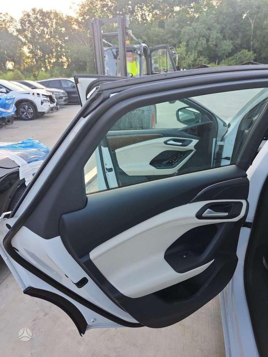 White Audi A6 e-tron 2025 in Klaipeda, with an engine capacity of 0.00 L and mileage of 16 thousand km for 27500 €, photo 15 on AUTOMOTO.COM.LV