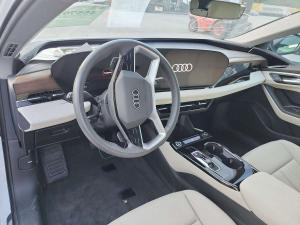 White Audi A6 e-tron 2025 in Klaipeda, with an engine capacity of 0.00 L and mileage of 16 thousand km for 27500 €, photo 16 on AUTOMOTO.COM.LV