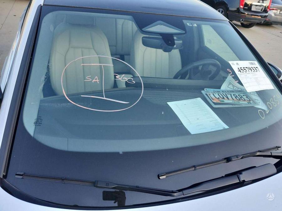 White Audi A6 e-tron 2025 in Klaipeda, with an engine capacity of 0.00 L and mileage of 16 thousand km for 27500 €, photo 28 on AUTOMOTO.COM.LV