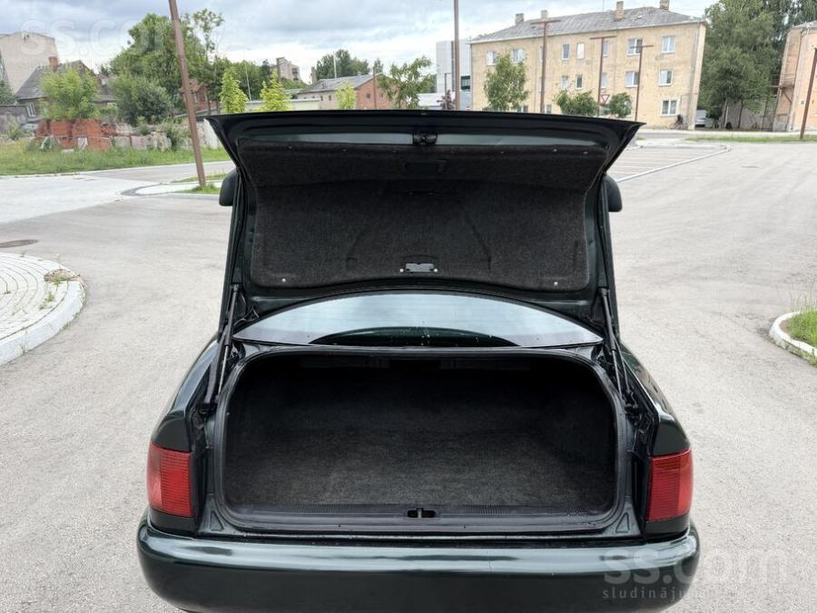 Green Audi A6 1995 in Riga, with an engine capacity of 2.50 L and mileage of 330 thousand km for 3700 €, photo 9 on AUTOMOTO.COM.LV