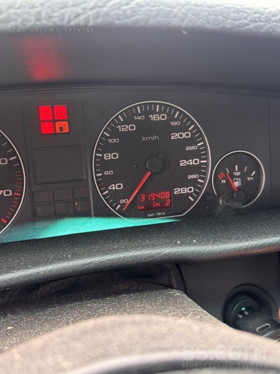 Green Audi A6 1996 in Liepaja, with an engine capacity of 2.80 L and mileage of 319 thousand km for 1450 €, photo 7 on AUTOMOTO.COM.LV