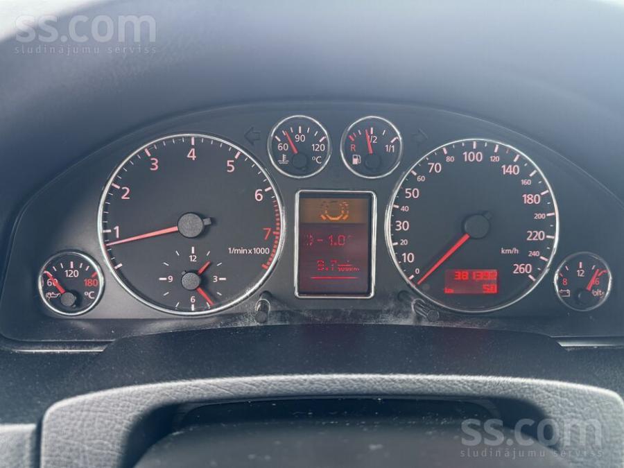 Green Audi A6 1998 in Daugavpils, with an engine capacity of 2.40 L and mileage of 382 thousand km for 1100 €, photo 6 on AUTOMOTO.COM.LV