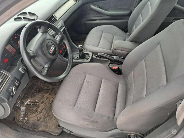 Zaļš Audi A6 1999 Viļņa, ar dzinēja tilpumu 1.90 L un nobraukumu 374 tūkst. km par 700 €, foto 6 vietnē AUTOMOTO.COM.LV