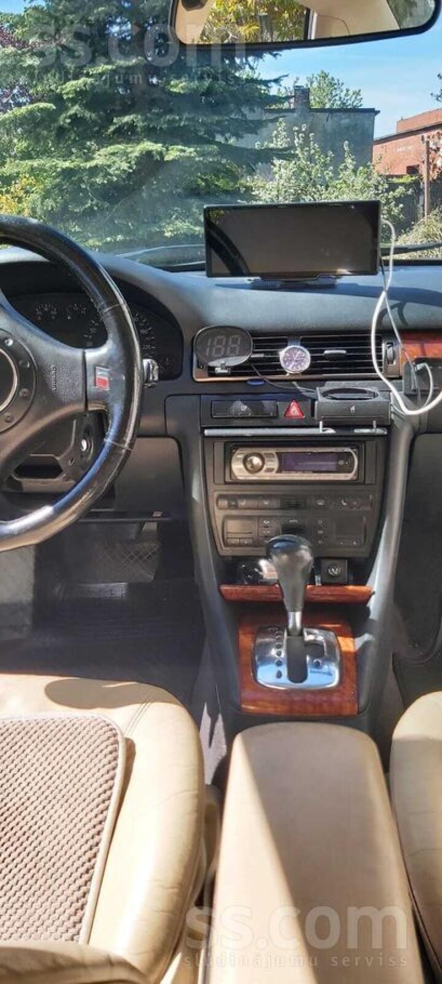 Zaļš Audi A6 2000 Liepāja, ar dzinēja tilpumu 2.50 L un nobraukumu 325 tūkst. km par 2200 €, foto 12 vietnē AUTOMOTO.COM.LV