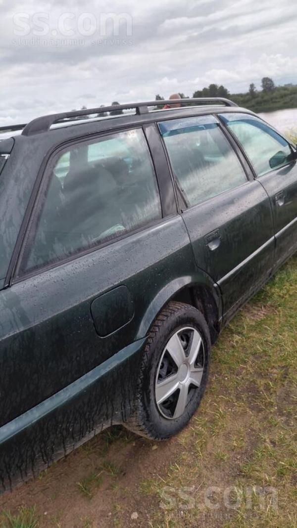 Green Audi A6 1995 in Daugavpils, with an engine capacity of 2.00 L and mileage of 298 thousand km for 850 €, photo 3 on AUTOMOTO.COM.LV