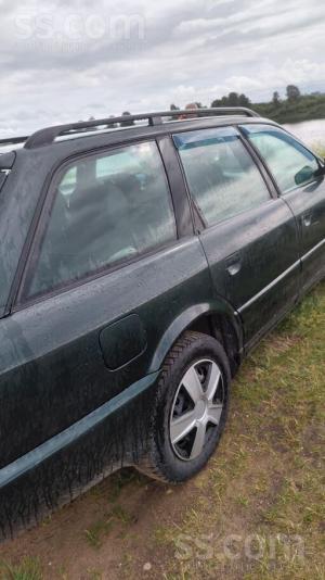 Green Audi A6 1995 in Daugavpils, with an engine capacity of 2.00 L and mileage of 298 thousand km for 850 €, photo 4 on AUTOMOTO.COM.LV