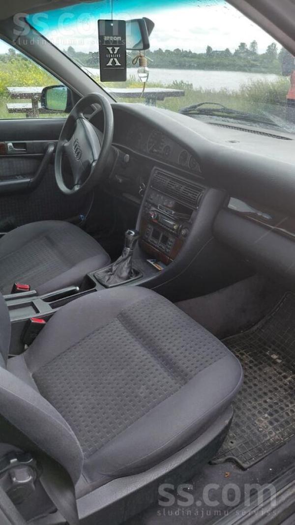 Green Audi A6 1995 in Daugavpils, with an engine capacity of 2.00 L and mileage of 298 thousand km for 850 €, photo 6 on AUTOMOTO.COM.LV