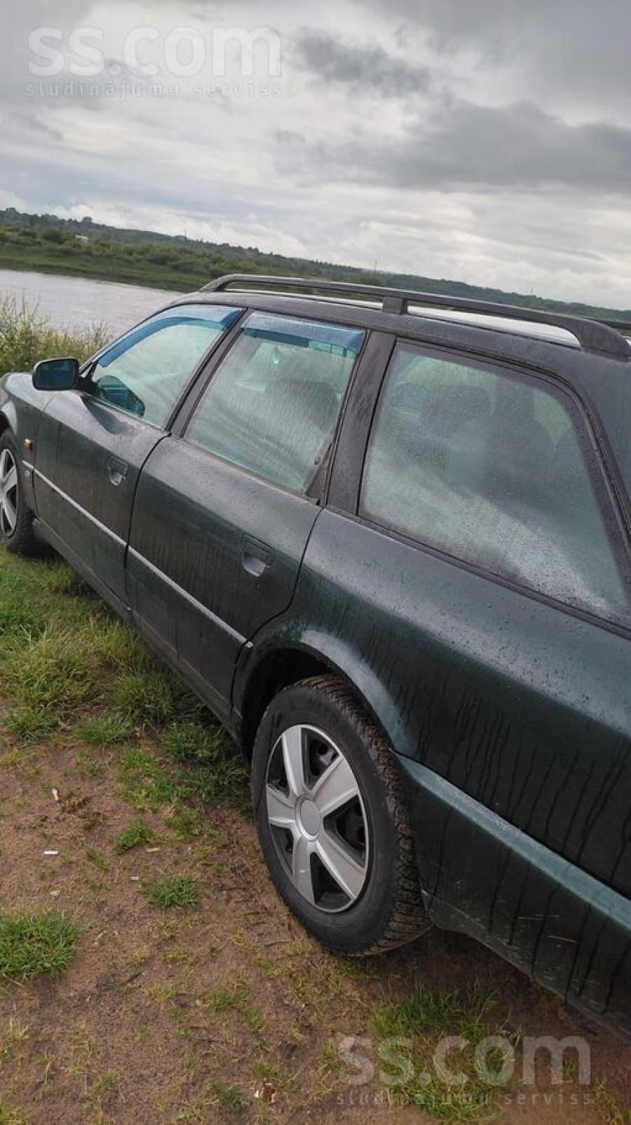 Green Audi A6 1995 in Daugavpils, with an engine capacity of 2.00 L and mileage of 298 thousand km for 850 €, photo 9 on AUTOMOTO.COM.LV