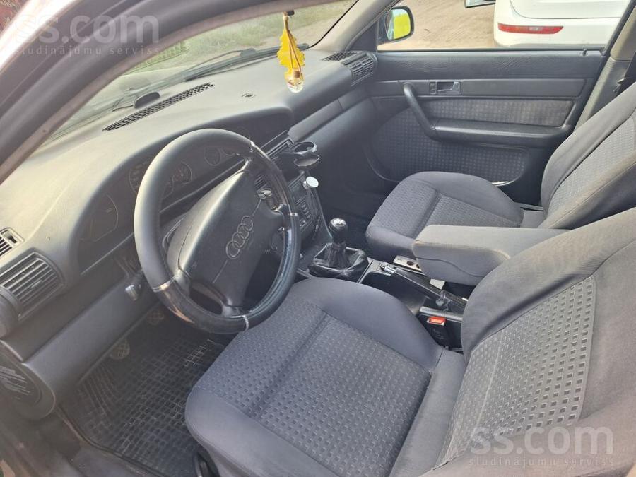 Zaļš Audi A6 1996 Daugavpils, ar dzinēja tilpumu 2.50 L un nobraukumu 349 tūkst. km par 2550 €, foto 4 vietnē AUTOMOTO.COM.LV