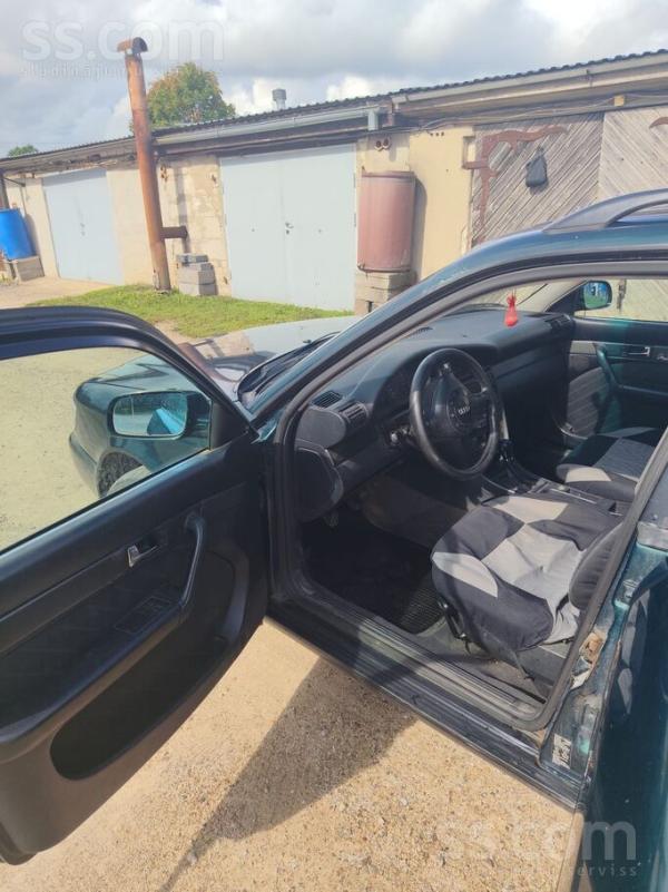Green Audi A6 1997 in Talsi, with an engine capacity of 2.50 L and mileage of 367 thousand km for 1500 €, photo 3 on AUTOMOTO.COM.LV